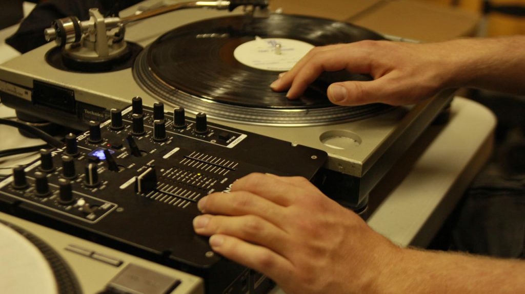 HORIZONS | Programs | Prevention | DJ Class