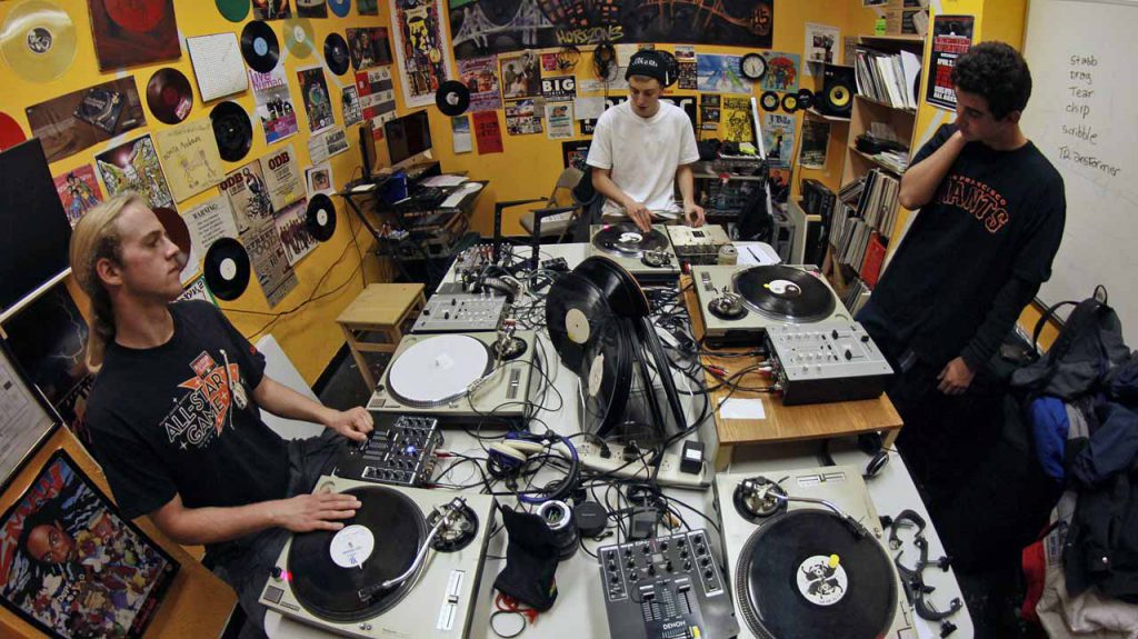 HORIZONS | Programs | Prevention | DJ Class